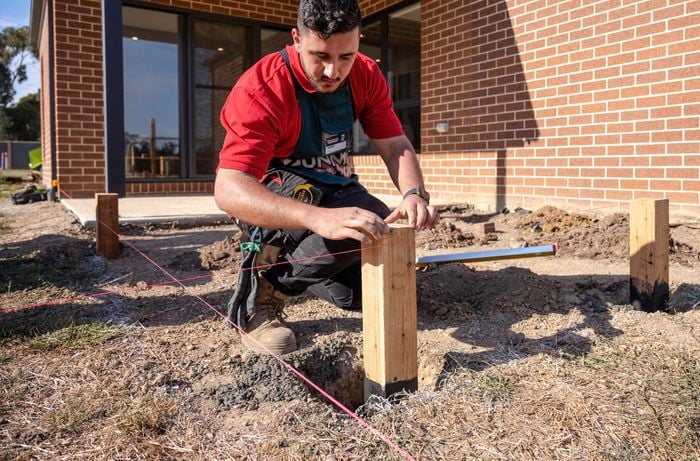 How To Install Stumps - Bunnings Australia