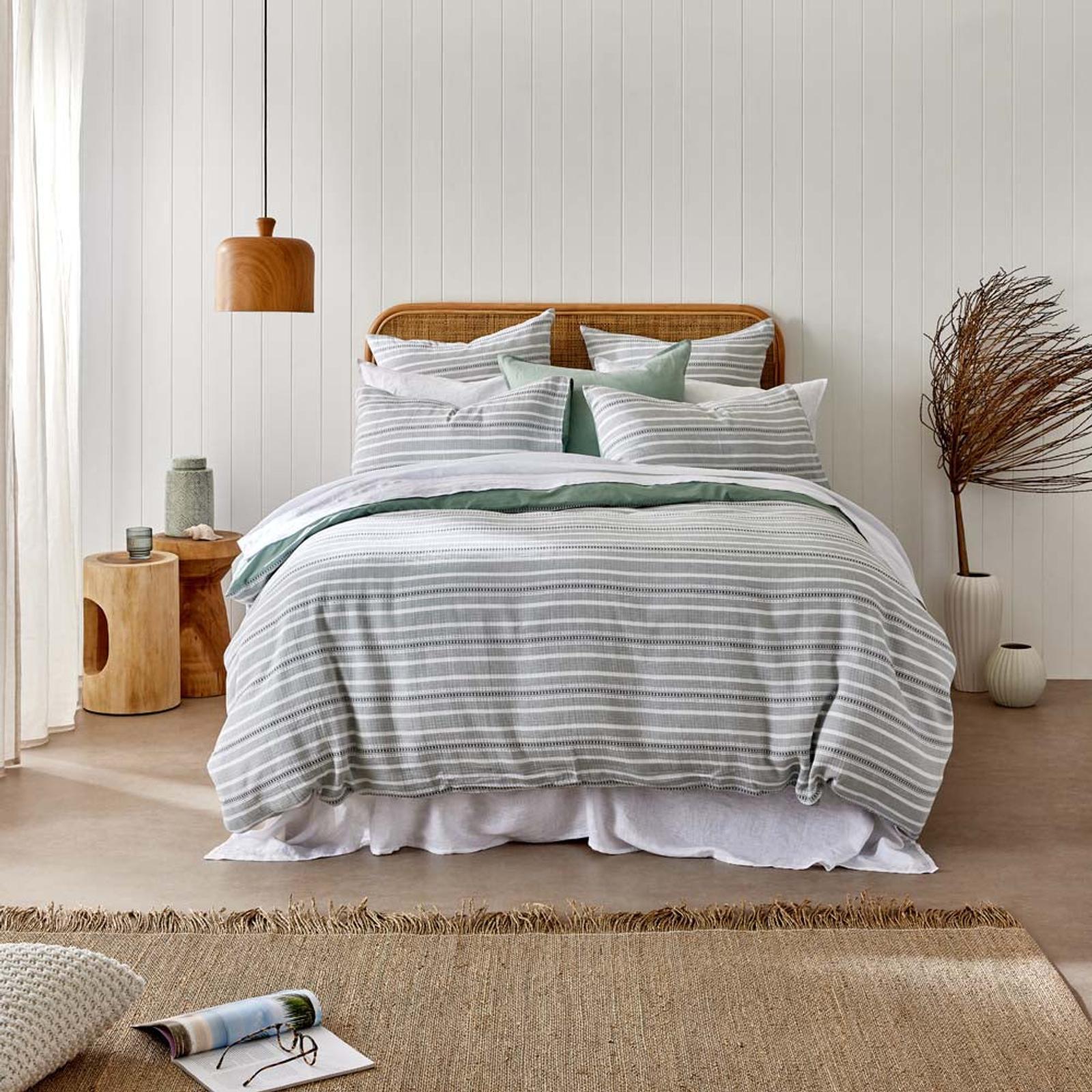 Deborah Hutton Saville Quilt Cover Set Queen - Bunnings Australia