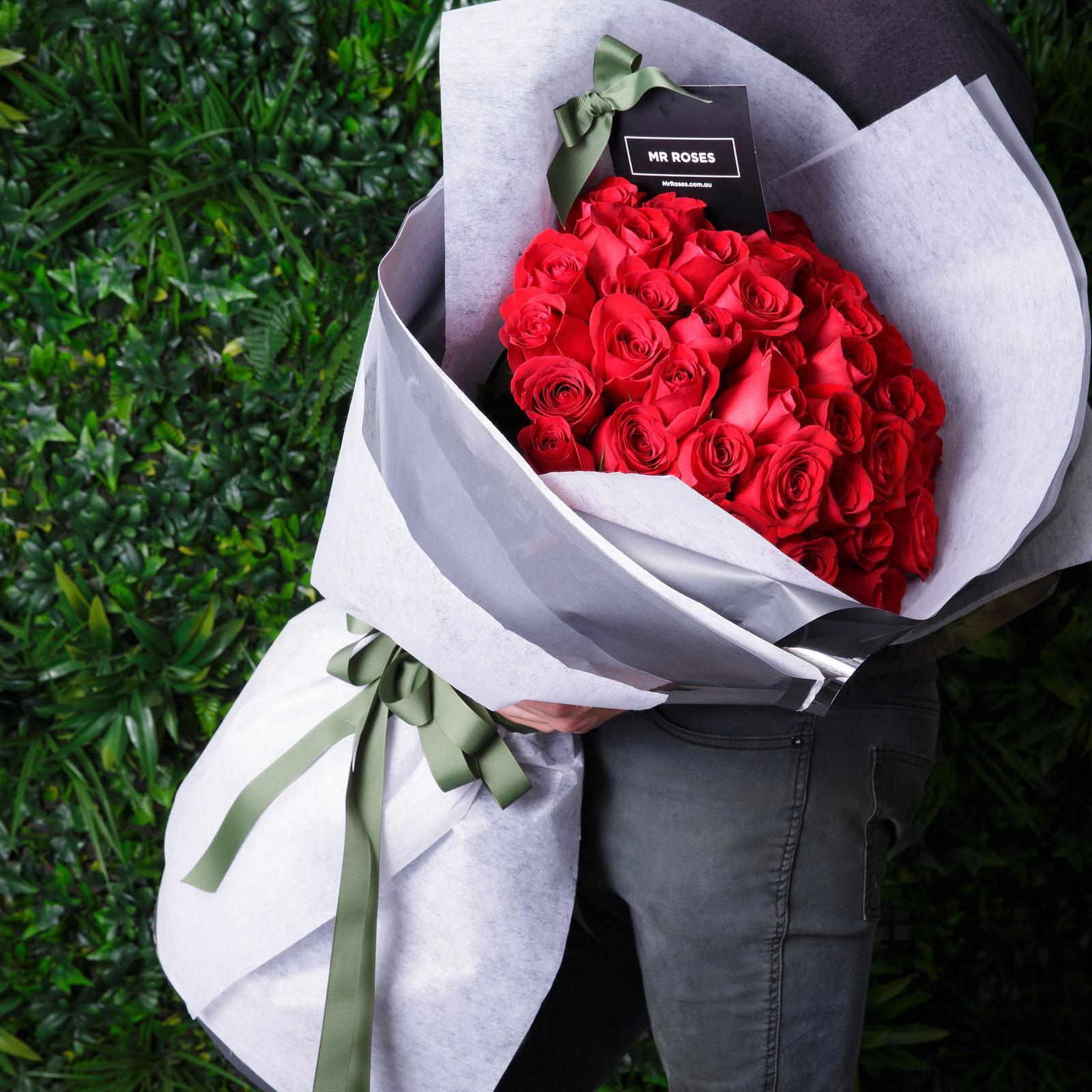 100 Roses Big Red Rose Bouquet - Bunnings Australia