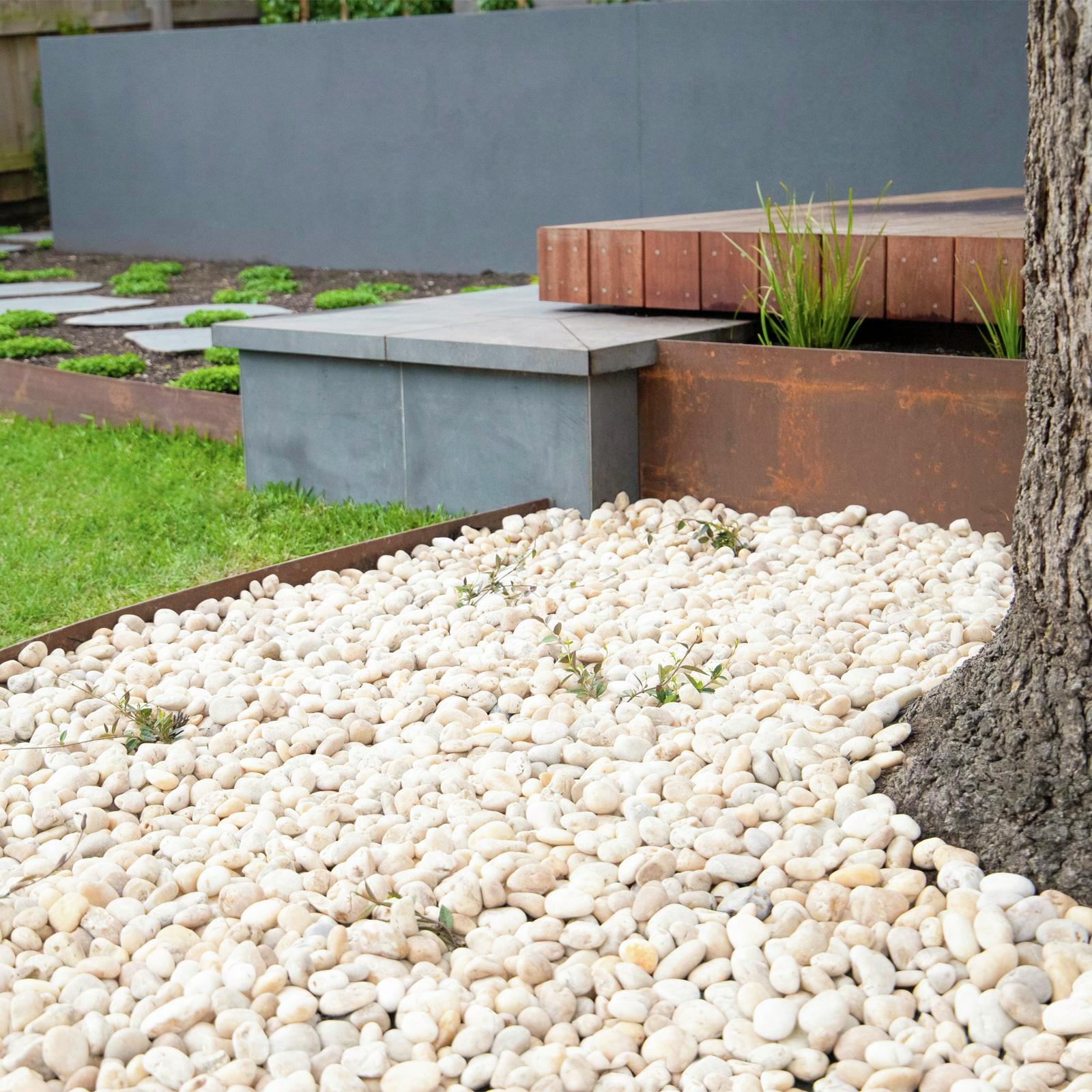 Tuscan Path 30-50mm 15kg White Pebbles - Bunnings Australia